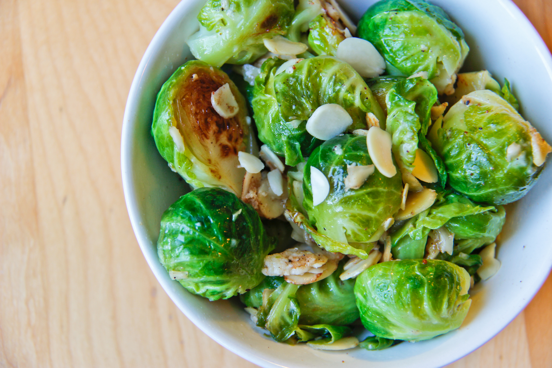 Choux de Bruxelles aux amandes et parmesan - Cinq Papilles